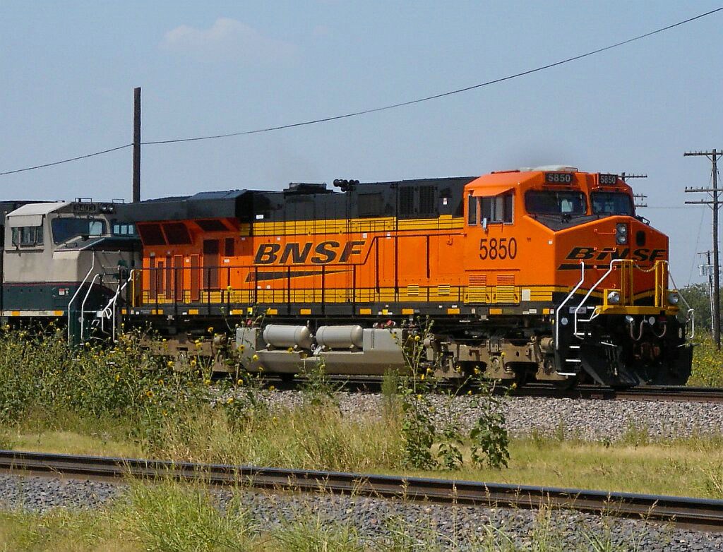 BNSF 5850